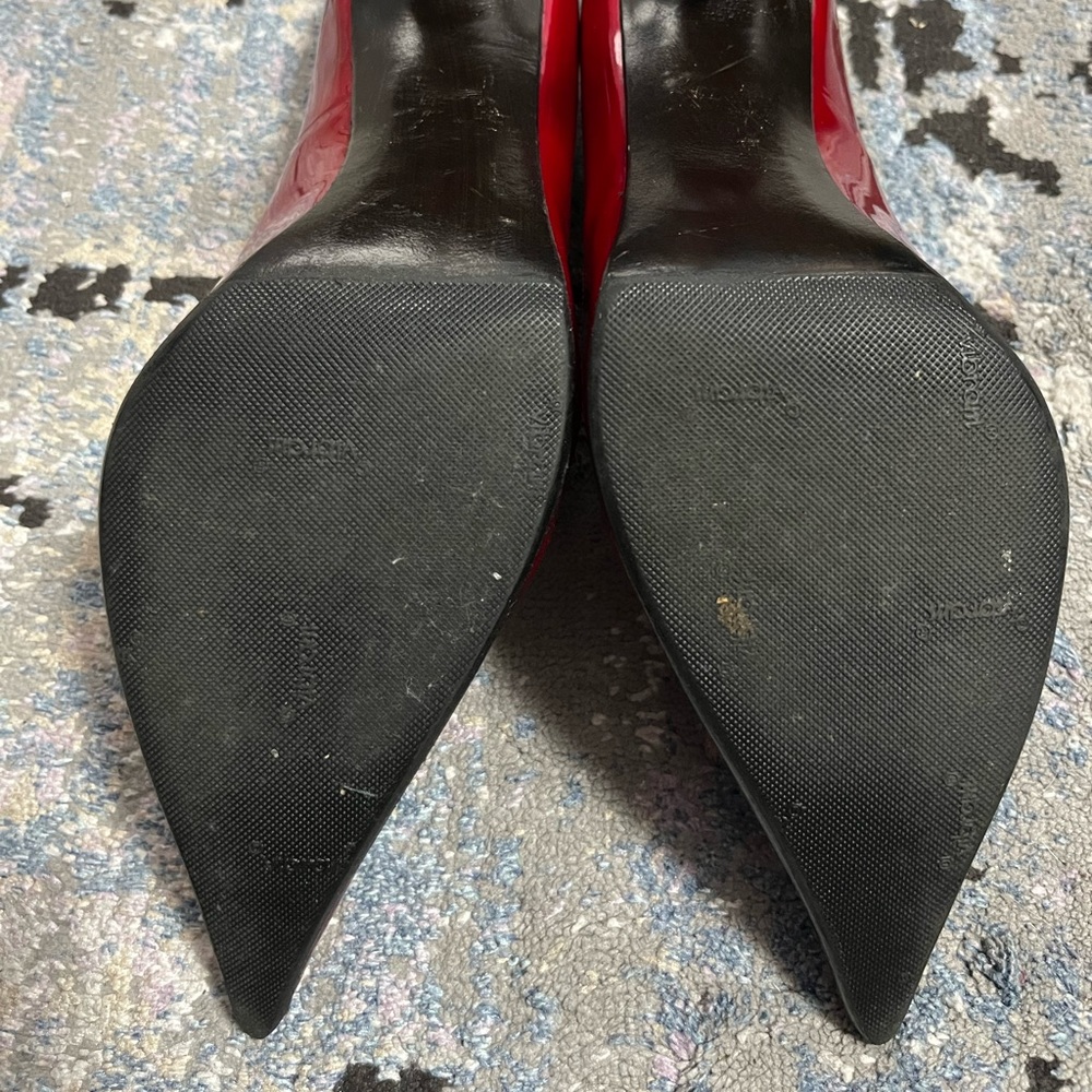 Stuart Weitzman Fever Pumps Patent Red Quasar 4.25” - Gem